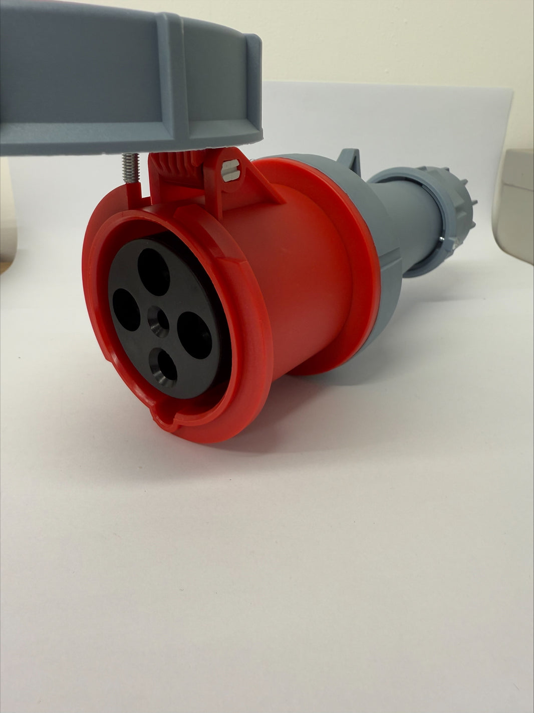 3 Phase Electrical Plugs| UK-Wide Service with Next-Day Delivery – KW Tech