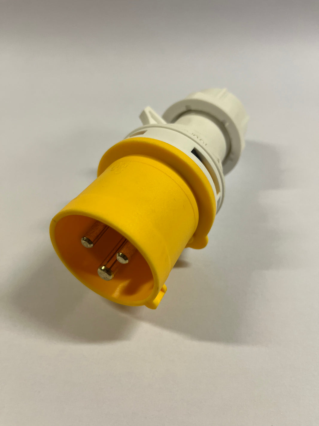 3 Phase Electrical Plugs| UK-Wide Service with Next-Day Delivery – KW Tech